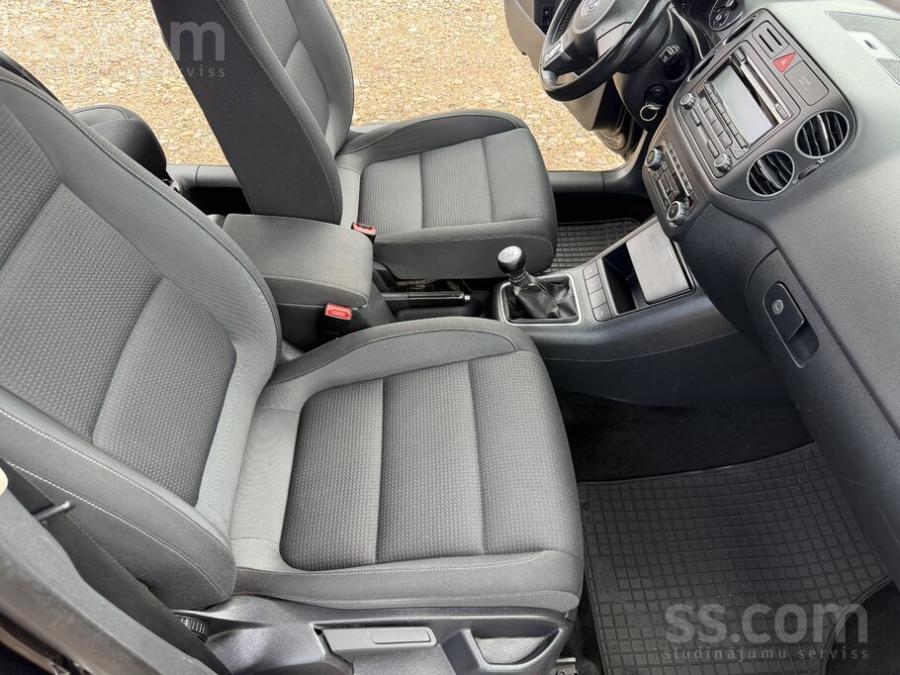 Melns Volkswagen Golf Plus 2010 Rēzekne, ar dzinēja tilpumu 1.60 L un nobraukumu 0 tūkst. km par 3950 €, foto 14 vietnē AUTOMOTO.COM.LV