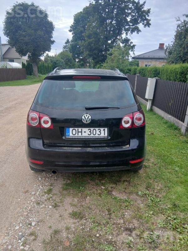 Melns Volkswagen Golf Plus 2010 Liepāja, ar dzinēja tilpumu 1.60 L un nobraukumu 268 tūkst. km par 4000 €, foto 1 vietnē AUTOMOTO.COM.LV