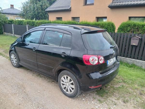 Melns Volkswagen Golf Plus 2010 Liepāja, ar dzinēja tilpumu 1.60 L un nobraukumu 268 tūkst. km par 4000 €, foto 5 vietnē AUTOMOTO.COM.LV