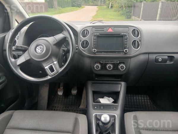 Melns Volkswagen Golf Plus 2010 Liepāja, ar dzinēja tilpumu 1.60 L un nobraukumu 268 tūkst. km par 4000 €, foto 6 vietnē AUTOMOTO.COM.LV