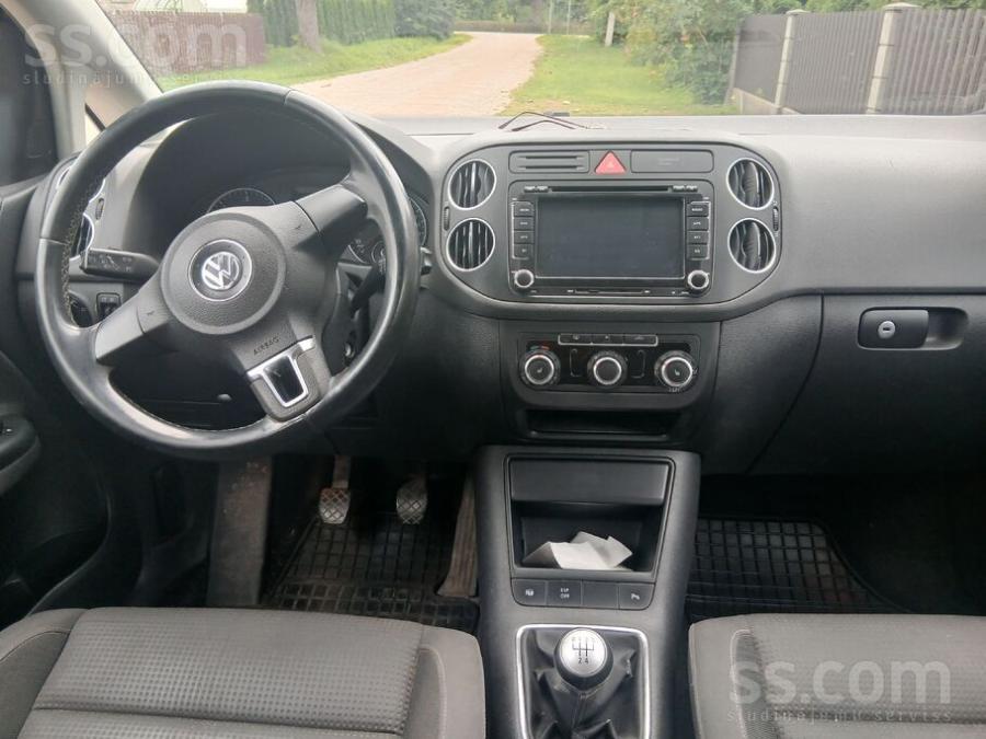 Black Volkswagen Golf Plus 2010 in Liepaja, with an engine capacity of 1.60 L and mileage of 268 thousand km for 4000 €, photo 6 on AUTOMOTO.COM.LV