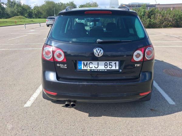 Melns Volkswagen Golf Plus 2010 Šauļi, ar dzinēja tilpumu 1.40 L un nobraukumu 172 tūkst. km par 5000 €, foto 4 vietnē AUTOMOTO.COM.LV