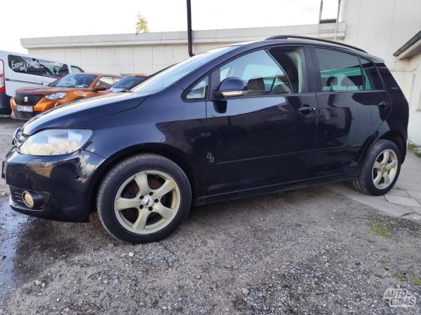 Volkswagen Golf Plus 2010 Utena vietnē Melns Volkswagen Golf Plus 2010 Utena, ar dzinēja tilpumu 1.60 L un nobraukumu 260 tūkst. km par 3900 €, foto 5 vietnē AUTOMOTO.COM.LV