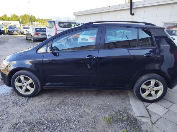Volkswagen Golf Plus 2010 Utena vietnē Melns Volkswagen Golf Plus 2010 Utena, ar dzinēja tilpumu 1.60 L un nobraukumu 260 tūkst. km par 3900 €, foto 6 vietnē AUTOMOTO.COM.LV