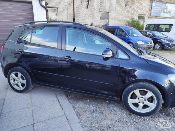 Volkswagen Golf Plus 2010 Utena vietnē Melns Volkswagen Golf Plus 2010 Utena, ar dzinēja tilpumu 1.60 L un nobraukumu 260 tūkst. km par 3900 €, foto 7 vietnē AUTOMOTO.COM.LV