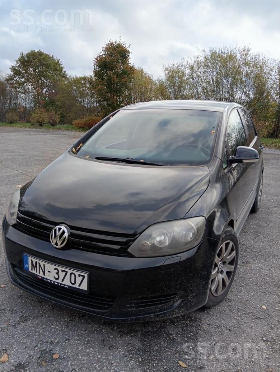 Black Volkswagen Golf Plus 2010 in Cesis, with an engine capacity of 1.30 L and mileage of 270 thousand km for 1000 €, photo 1 on AUTOMOTO.COM.LV