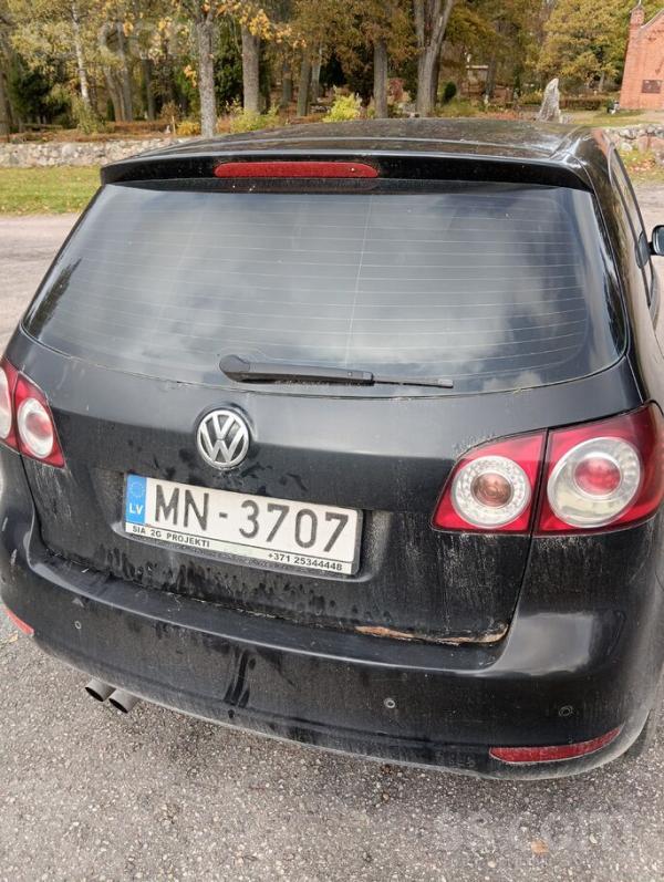 Black Volkswagen Golf Plus 2010 in Cesis, with an engine capacity of 1.30 L and mileage of 270 thousand km for 1000 €, photo 3 on AUTOMOTO.COM.LV