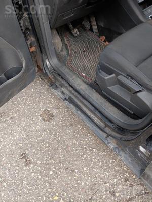 Black Volkswagen Golf Plus 2010 in Cesis, with an engine capacity of 1.30 L and mileage of 270 thousand km for 1000 €, photo 5 on AUTOMOTO.COM.LV