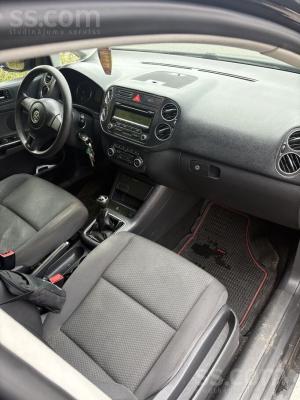 Black Volkswagen Golf Plus 2010 in Riga, with an engine capacity of 1.40 L and mileage of 268 thousand km for 1580 €, photo 11 on AUTOMOTO.COM.LV