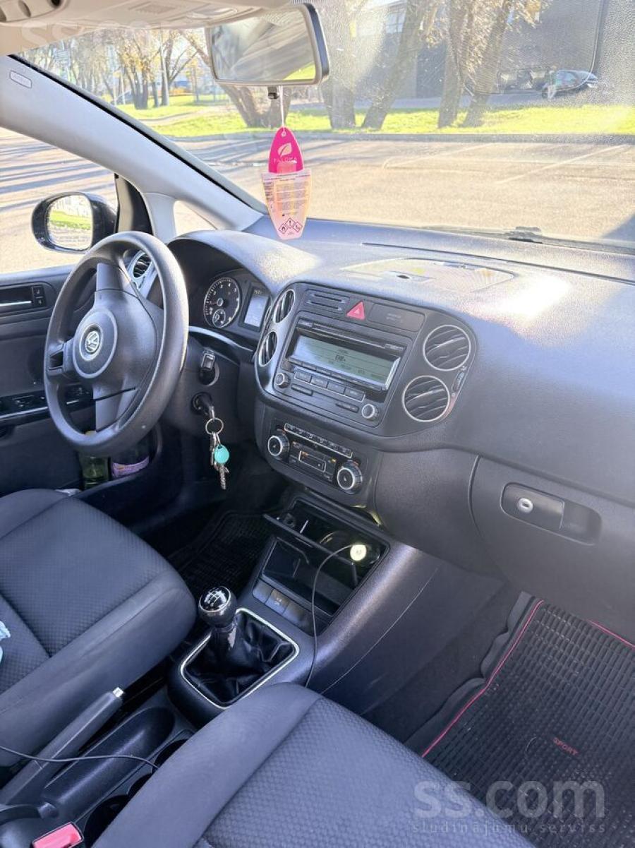 Black Volkswagen Golf Plus 2010 in Riga, with an engine capacity of 1.40 L and mileage of 268 thousand km for 1580 €, photo 13 on AUTOMOTO.COM.LV