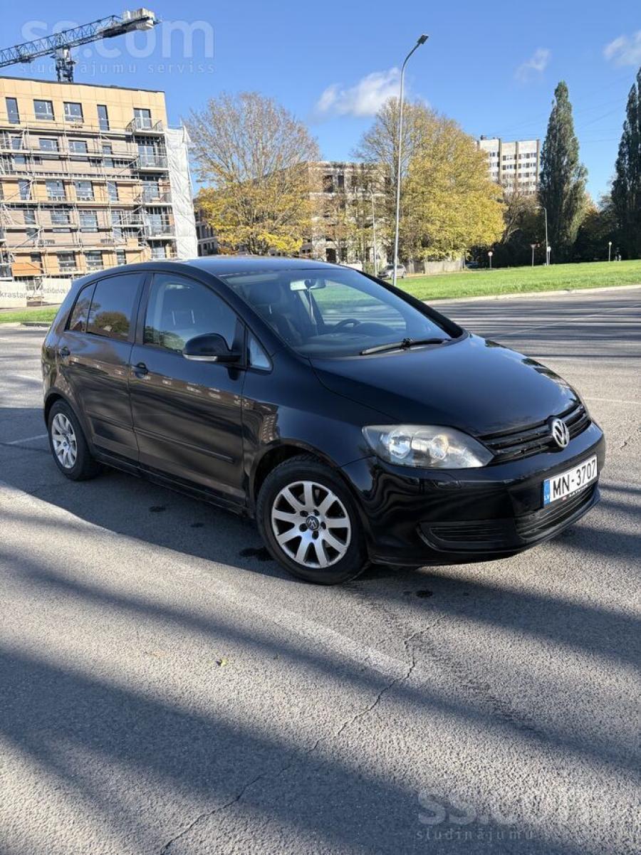 Black Volkswagen Golf Plus 2010 in Riga, with an engine capacity of 1.40 L and mileage of 268 thousand km for 1580 €, photo 17 on AUTOMOTO.COM.LV