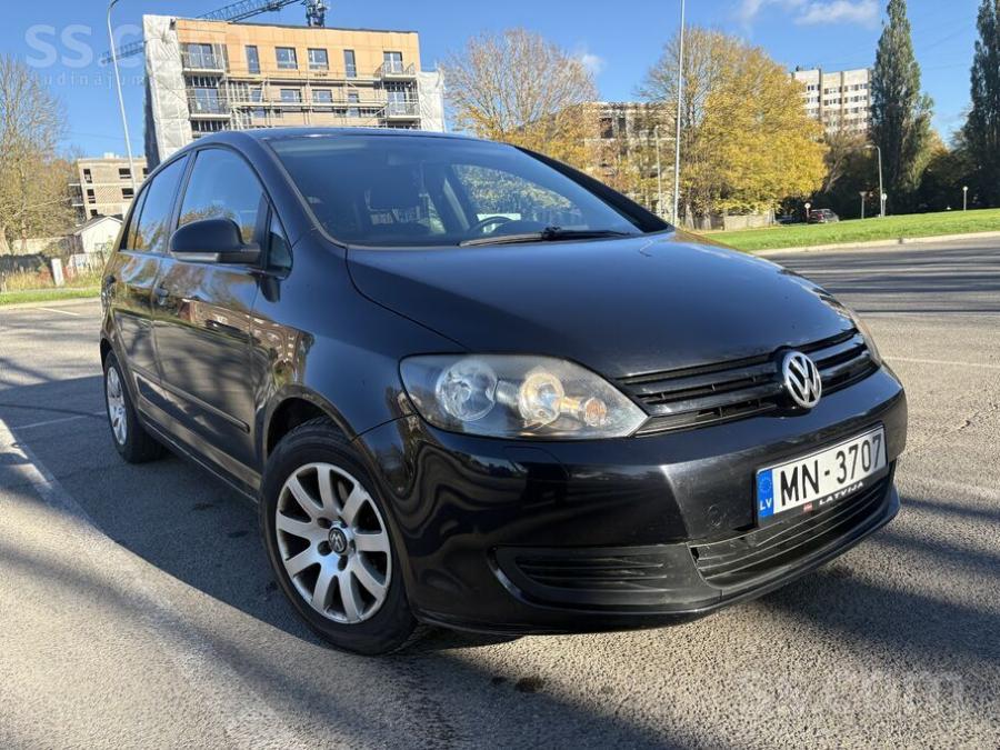 Black Volkswagen Golf Plus 2010 in Riga, with an engine capacity of 1.40 L and mileage of 268 thousand km for 1580 €, photo 18 on AUTOMOTO.COM.LV