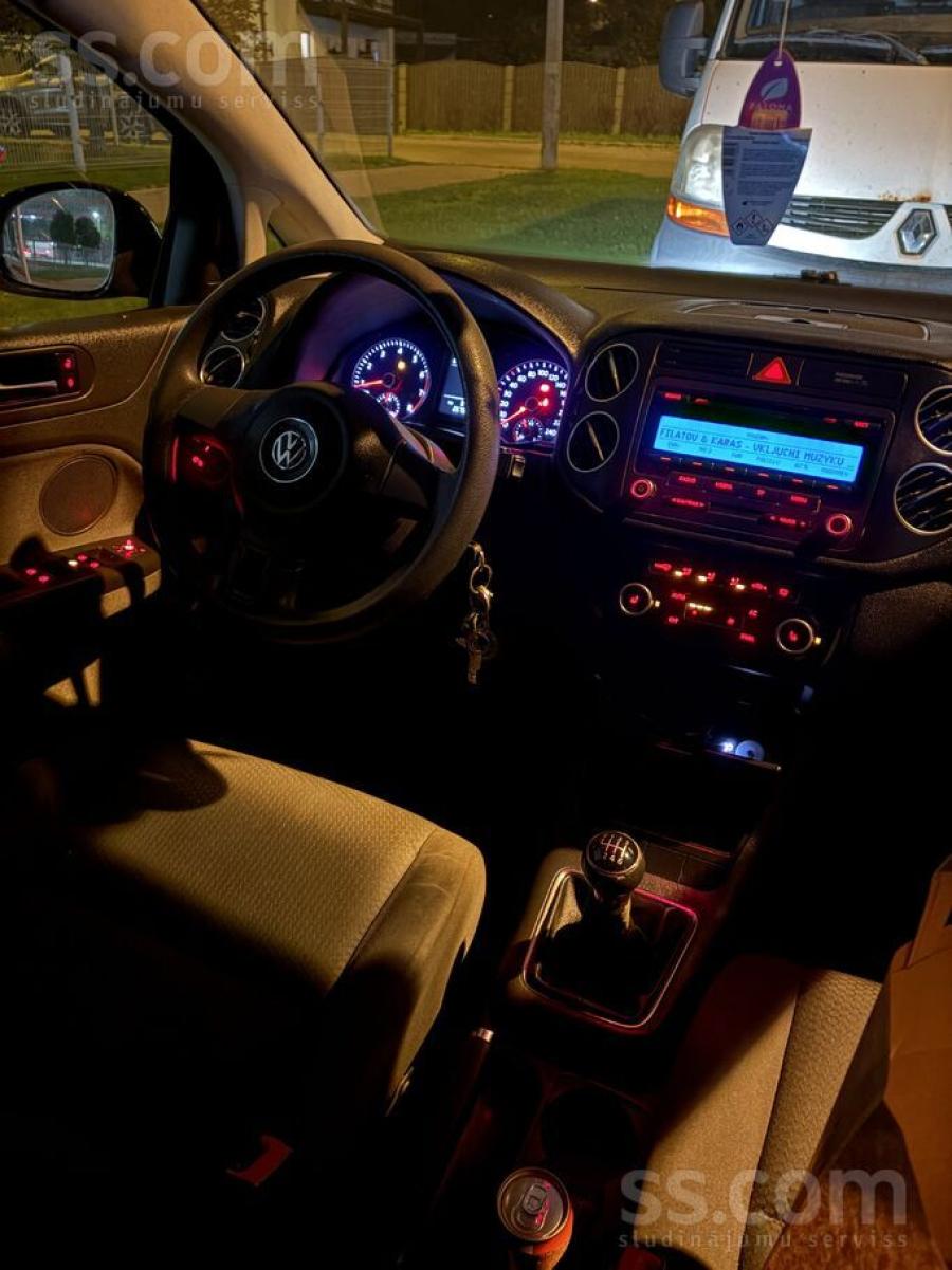 Black Volkswagen Golf Plus 2010 in Riga, with an engine capacity of 1.40 L and mileage of 268 thousand km for 1580 €, photo 19 on AUTOMOTO.COM.LV