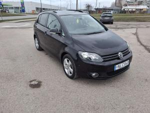 Melns Volkswagen Golf Plus 2011 Kauņa, ar dzinēja tilpumu 1.20 L un nobraukumu 141 tūkst. km par 5590 €, foto  vietnē AUTOMOTO.COM.LV