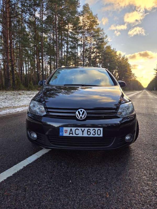 Black Volkswagen Golf Plus 2011 in Kaunas, with an engine capacity of 2.00 L and mileage of 295 thousand km for 5700 €, photo 3 on AUTOMOTO.COM.LV