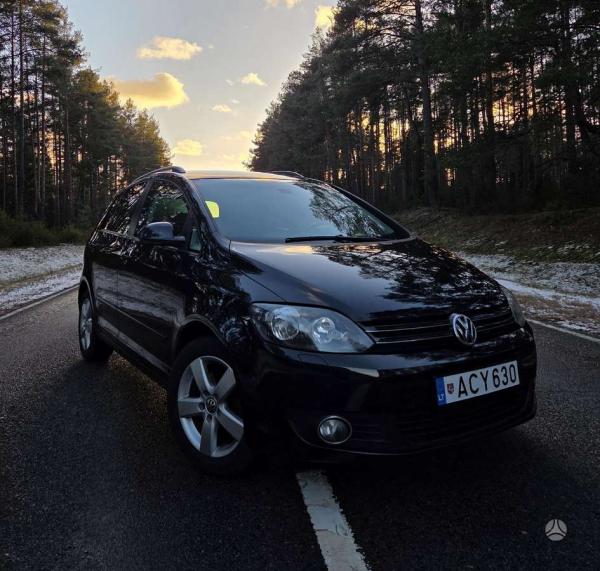 Black Volkswagen Golf Plus 2011 in Kaunas, with an engine capacity of 2.00 L and mileage of 295 thousand km for 5700 €, photo 2 on AUTOMOTO.COM.LV