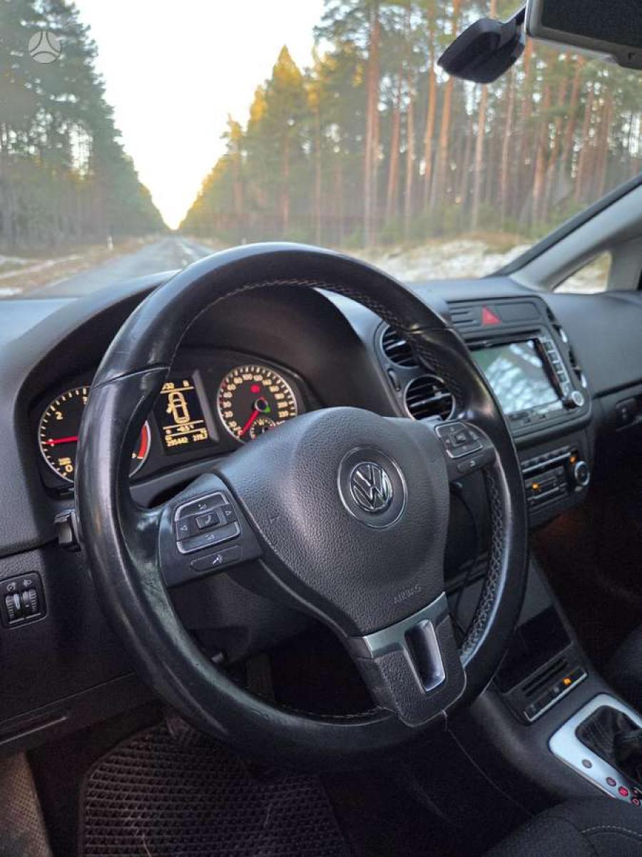 Black Volkswagen Golf Plus 2011 in Kaunas, with an engine capacity of 2.00 L and mileage of 295 thousand km for 5700 €, photo 11 on AUTOMOTO.COM.LV