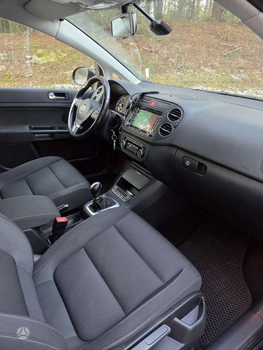 Black Volkswagen Golf Plus 2011 in Kaunas, with an engine capacity of 2.00 L and mileage of 295 thousand km for 5700 €, photo 21 on AUTOMOTO.COM.LV