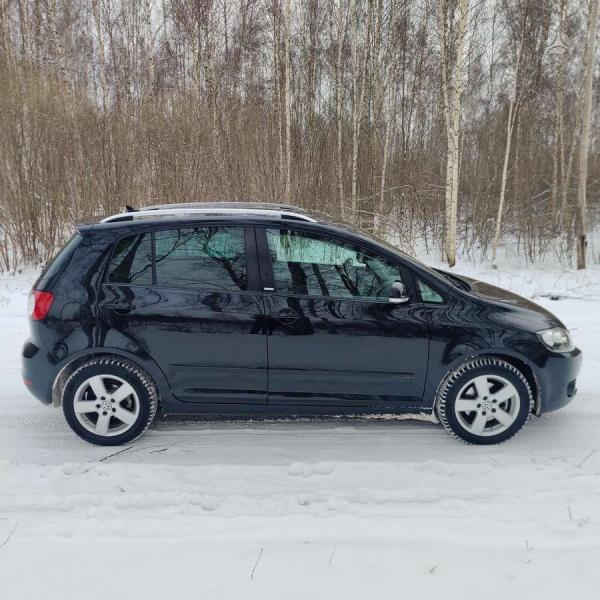 Melns Volkswagen Golf Plus 2011 Šauļi, ar dzinēja tilpumu 1.97 L un nobraukumu 211 tūkst. km par 5400 €, foto 4 vietnē AUTOMOTO.COM.LV