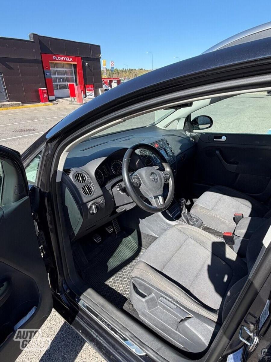 Black Volkswagen Golf Plus 2011 in Vilnius, with an engine capacity of 1.20 L and mileage of 253 thousand km for 3900 €, photo 10 on AUTOMOTO.COM.LV