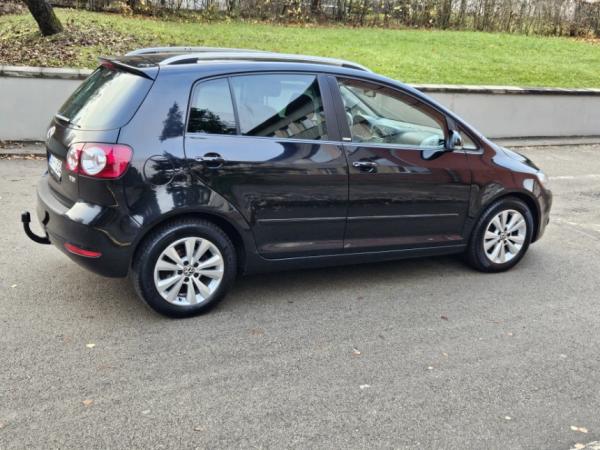 Black Volkswagen Golf Plus 2011 in Riga, with an engine capacity of 1.60 L and mileage of 210 thousand km for 5490 €, photo 7 on AUTOMOTO.COM.LV