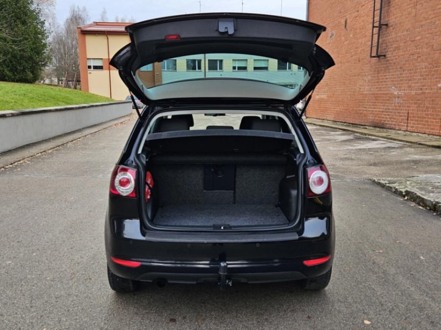 Melns Volkswagen Golf Plus 2011 Rīga, ar dzinēja tilpumu 1.60 L un nobraukumu 210 tūkst. km par 5490 €, foto 17 vietnē AUTOMOTO.COM.LV