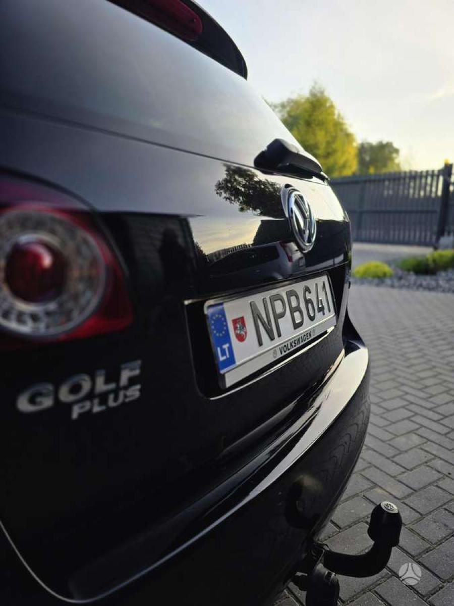 Black Volkswagen Golf Plus 2011 in Kaunas, with an engine capacity of 1.60 L and mileage of 230 thousand km for 5600 €, photo 6 on AUTOMOTO.COM.LV