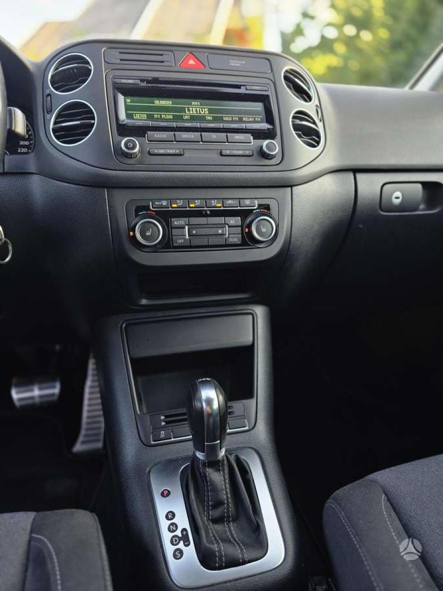 Black Volkswagen Golf Plus 2011 in Kaunas, with an engine capacity of 1.60 L and mileage of 230 thousand km for 5600 €, photo 8 on AUTOMOTO.COM.LV