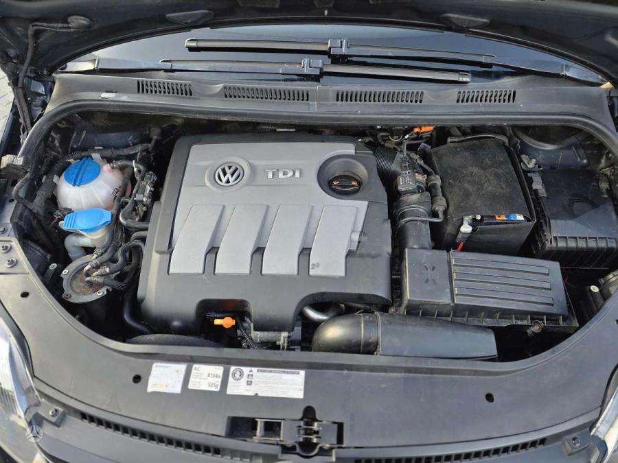 Black Volkswagen Golf Plus 2011 in Kaunas, with an engine capacity of 1.60 L and mileage of 230 thousand km for 5600 €, photo 11 on AUTOMOTO.COM.LV