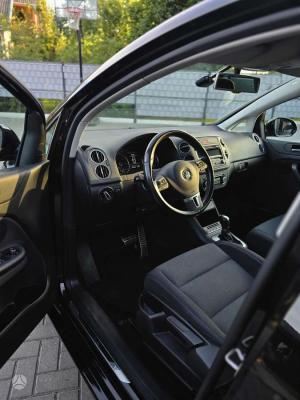 Black Volkswagen Golf Plus 2011 in Kaunas, with an engine capacity of 1.60 L and mileage of 230 thousand km for 5600 €, photo 14 on AUTOMOTO.COM.LV