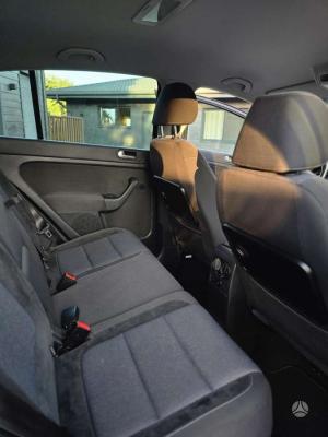 Black Volkswagen Golf Plus 2011 in Kaunas, with an engine capacity of 1.60 L and mileage of 230 thousand km for 5600 €, photo 16 on AUTOMOTO.COM.LV