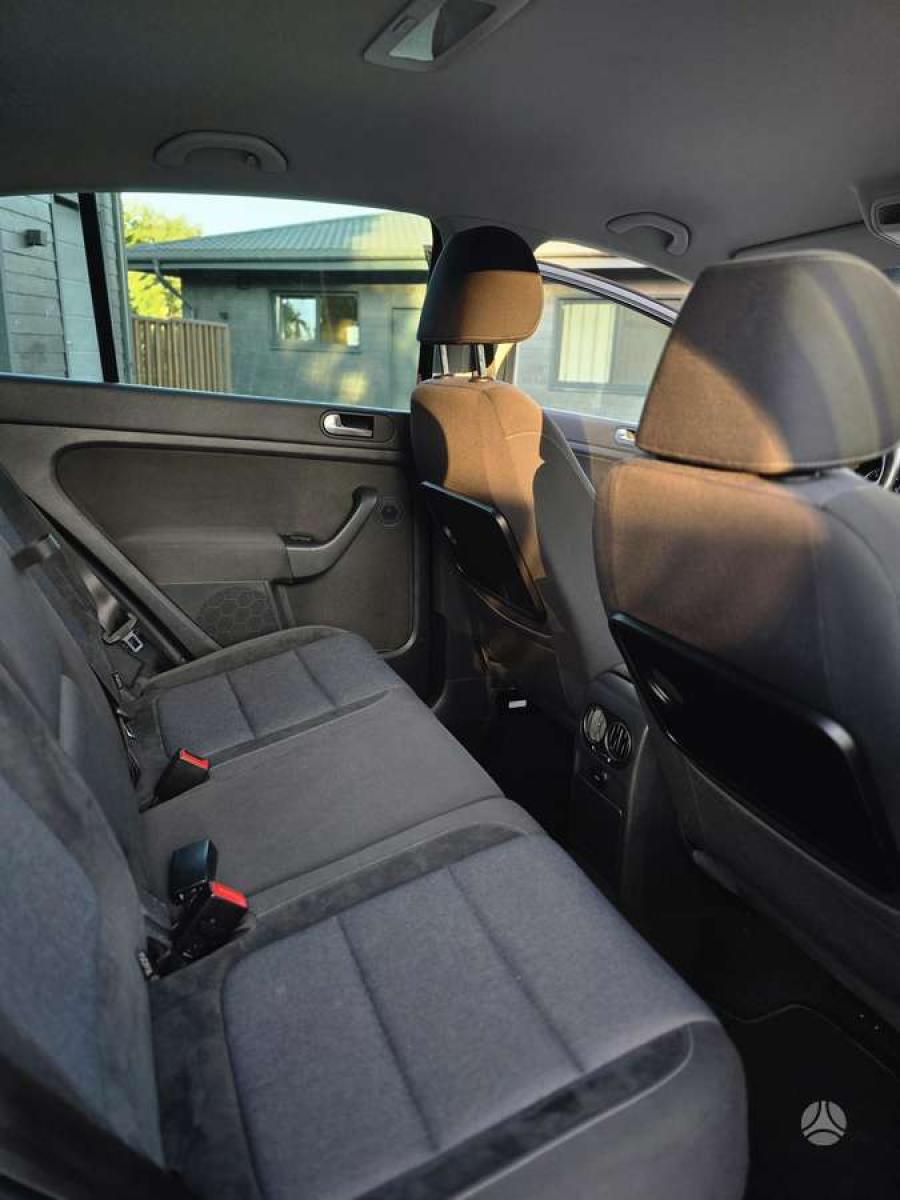 Black Volkswagen Golf Plus 2011 in Kaunas, with an engine capacity of 1.60 L and mileage of 230 thousand km for 5600 €, photo 16 on AUTOMOTO.COM.LV