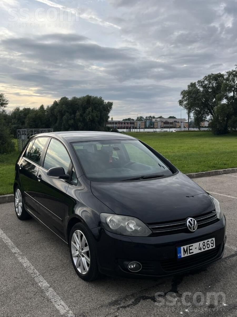 Melns Volkswagen Golf Plus 2011 Rīga, ar dzinēja tilpumu 2.00 L un nobraukumu 380 tūkst. km par 3800 €, foto 3 vietnē AUTOMOTO.COM.LV