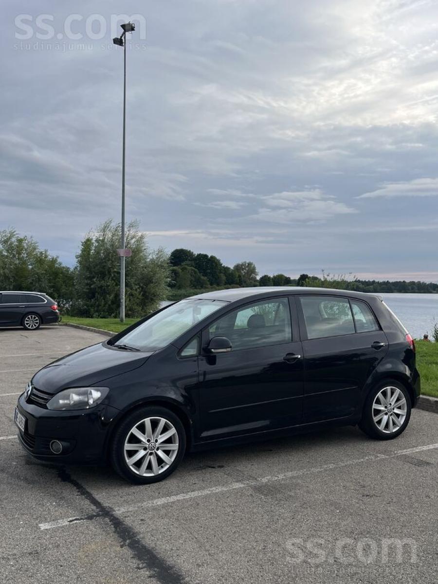 Melns Volkswagen Golf Plus 2011 Rīga, ar dzinēja tilpumu 2.00 L un nobraukumu 380 tūkst. km par 3800 €, foto 5 vietnē AUTOMOTO.COM.LV