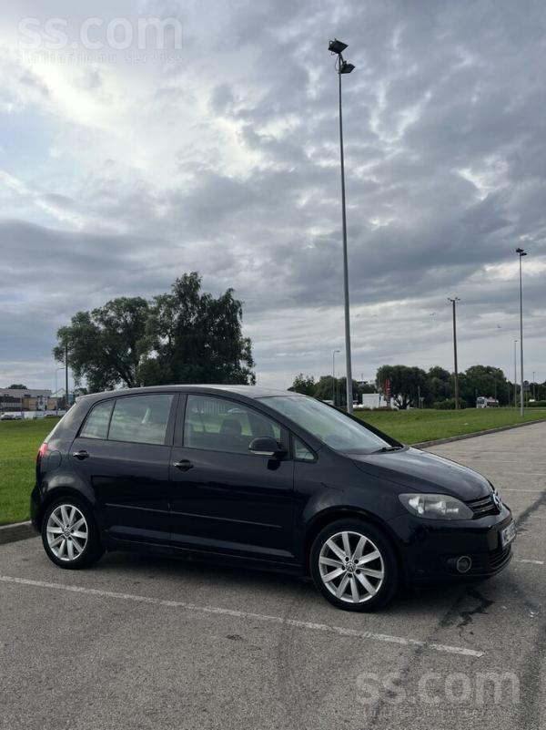 Melns Volkswagen Golf Plus 2011 Rīga, ar dzinēja tilpumu 2.00 L un nobraukumu 380 tūkst. km par 3800 €, foto 5 vietnē AUTOMOTO.COM.LV