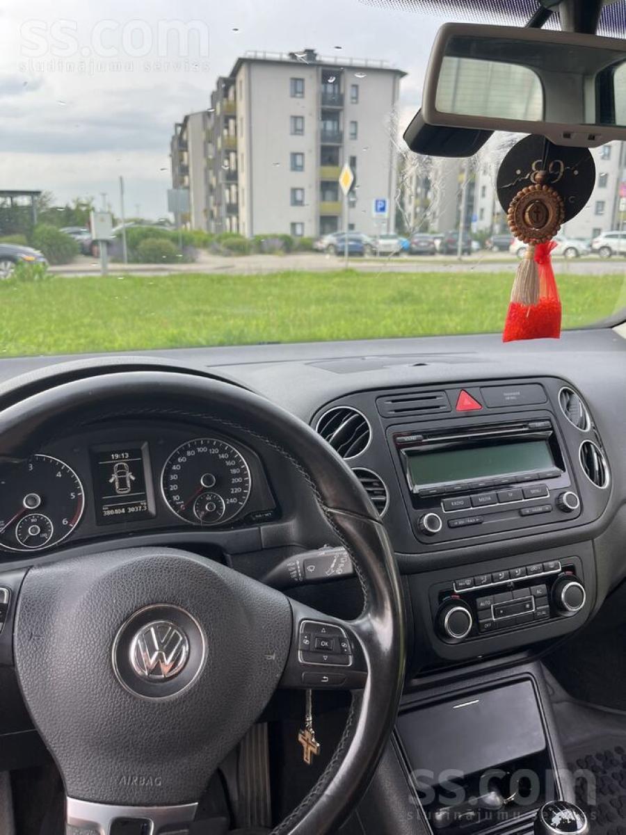 Melns Volkswagen Golf Plus 2011 Rīga, ar dzinēja tilpumu 2.00 L un nobraukumu 380 tūkst. km par 3800 €, foto 7 vietnē AUTOMOTO.COM.LV
