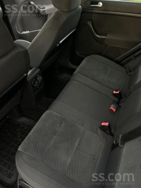 Melns Volkswagen Golf Plus 2011 Rīga, ar dzinēja tilpumu 2.00 L un nobraukumu 380 tūkst. km par 3800 €, foto 8 vietnē AUTOMOTO.COM.LV