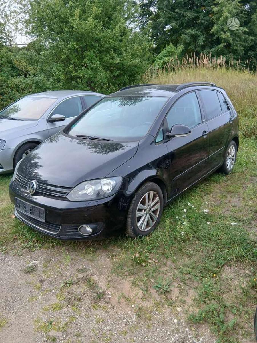 Black Volkswagen Golf Plus 2011 in Jonava, with an engine capacity of 1.60 L and mileage of 264 thousand km for 2850 €, photo 3 on AUTOMOTO.COM.LV