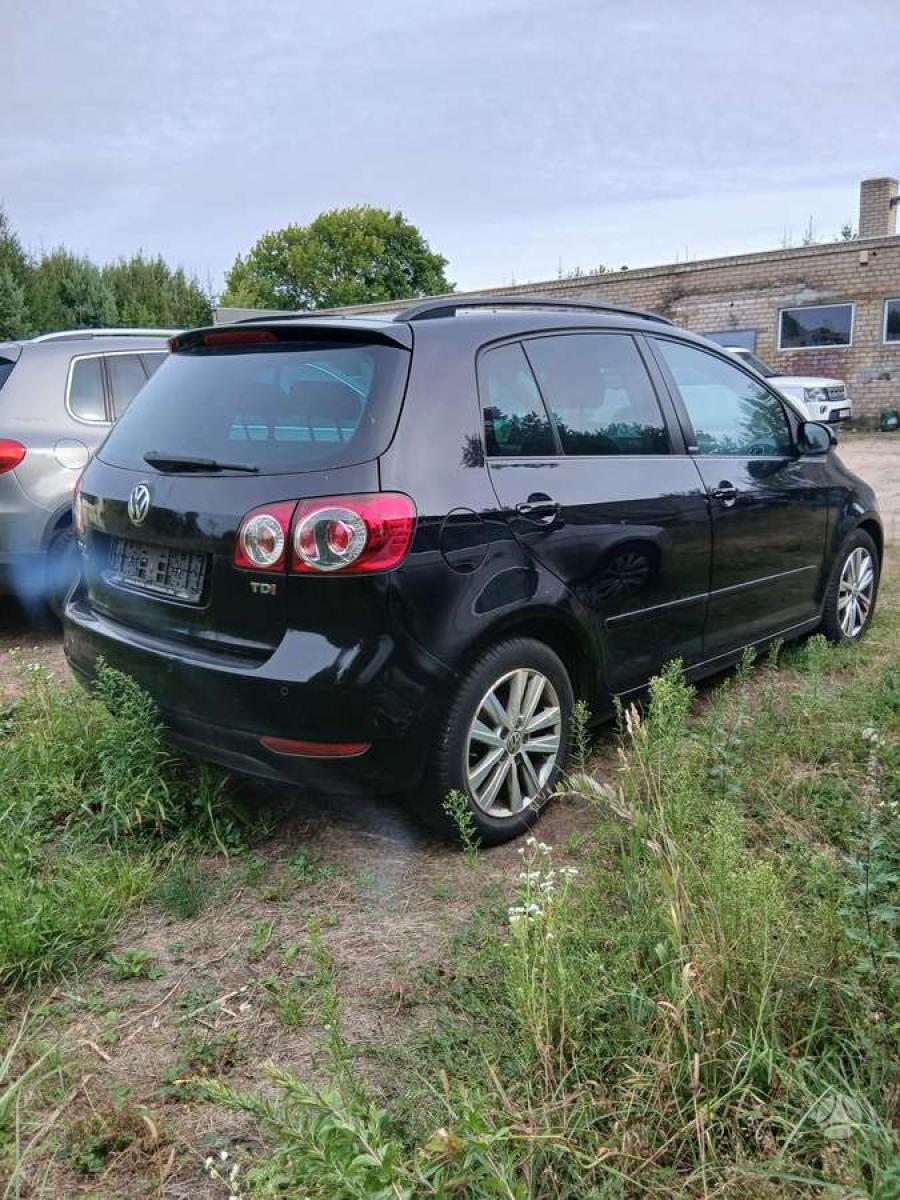 Black Volkswagen Golf Plus 2011 in Jonava, with an engine capacity of 1.60 L and mileage of 264 thousand km for 2850 €, photo 5 on AUTOMOTO.COM.LV