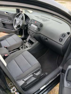 Black Volkswagen Golf Plus 2011 in Jonava, with an engine capacity of 1.60 L and mileage of 264 thousand km for 2850 €, photo 8 on AUTOMOTO.COM.LV
