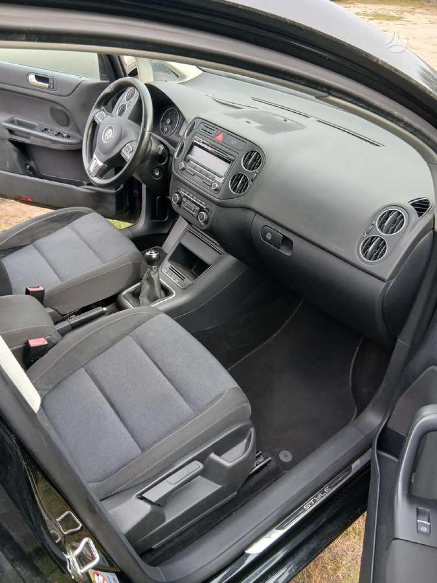 Black Volkswagen Golf Plus 2011 in Jonava, with an engine capacity of 1.60 L and mileage of 264 thousand km for 2850 €, photo 8 on AUTOMOTO.COM.LV