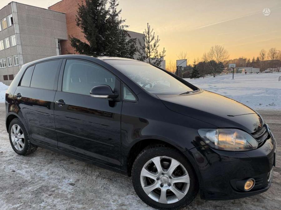 Melns Volkswagen Golf Plus 2012 Kauņa, ar dzinēja tilpumu 1.60 L un nobraukumu 334 tūkst. km par 4000 €, foto 2 vietnē AUTOMOTO.COM.LV