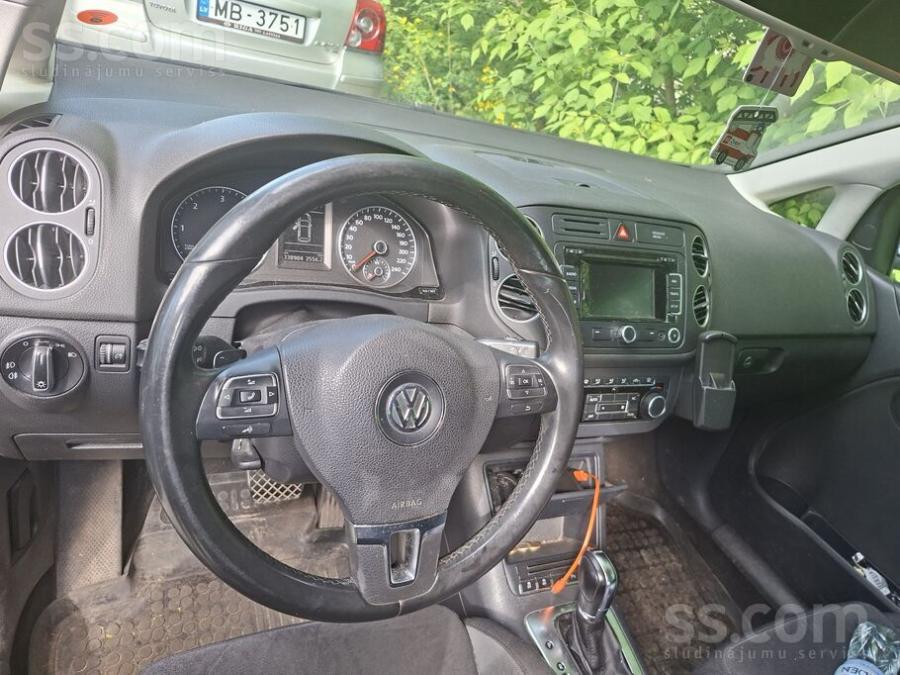Melns Volkswagen Golf Plus 2012 Rīga, ar dzinēja tilpumu 1.60 L un nobraukumu 344 tūkst. km par 2990 €, foto 4 vietnē AUTOMOTO.COM.LV