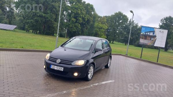 Melns Volkswagen Golf Plus 2012 Jelgava, ar dzinēja tilpumu 1.60 L un nobraukumu 217 tūkst. km par 4850 €, foto 1 vietnē AUTOMOTO.COM.LV
