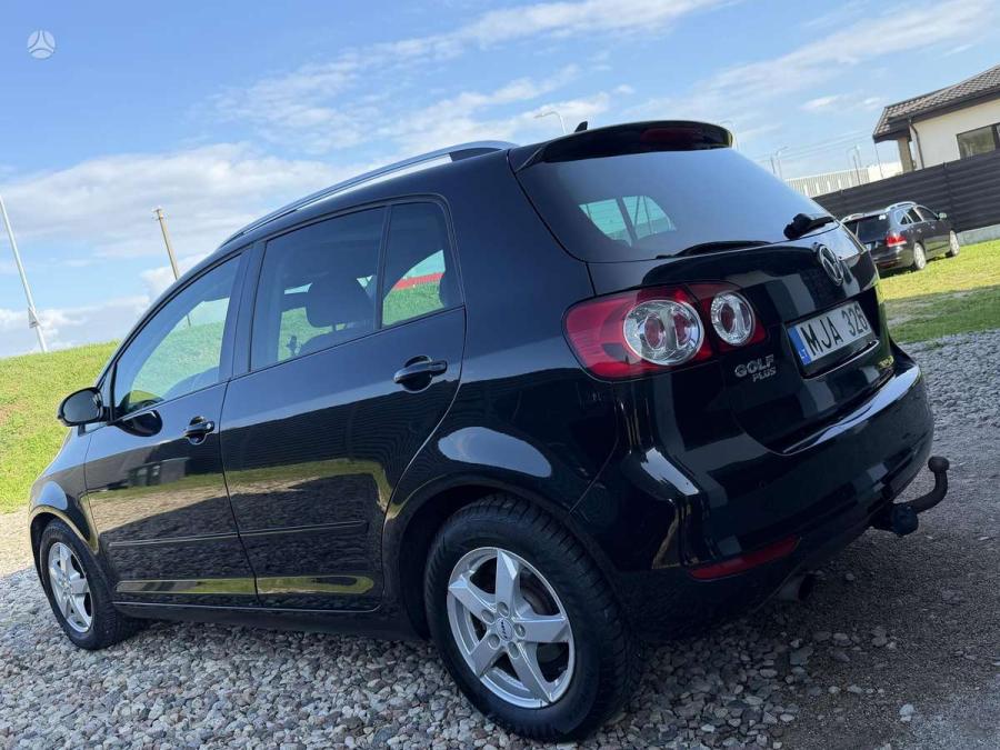 Melns Volkswagen Golf Plus 2012 Viļņa, ar dzinēja tilpumu 1.60 L un nobraukumu 339 tūkst. km par 3850 €, foto 5 vietnē AUTOMOTO.COM.LV