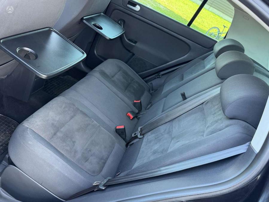 Melns Volkswagen Golf Plus 2012 Viļņa, ar dzinēja tilpumu 1.60 L un nobraukumu 339 tūkst. km par 3850 €, foto 12 vietnē AUTOMOTO.COM.LV