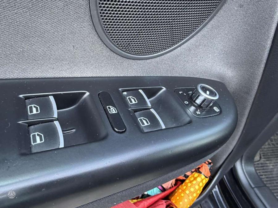 Melns Volkswagen Golf Plus 2012 Viļņa, ar dzinēja tilpumu 1.60 L un nobraukumu 339 tūkst. km par 3850 €, foto 14 vietnē AUTOMOTO.COM.LV