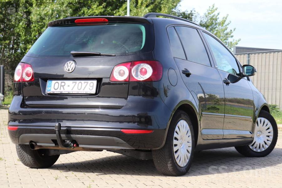 Melns Volkswagen Golf Plus 2012 Rīga, ar dzinēja tilpumu 1.60 L un nobraukumu 284 tūkst. km par 4450 €, foto 8 vietnē AUTOMOTO.COM.LV