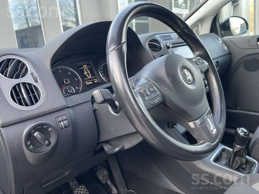 Black Volkswagen Golf Plus 2013 in Jurmala, with an engine capacity of 2.00 L and mileage of 0 thousand km for 5150 €, photo 23 on AUTOMOTO.COM.LV