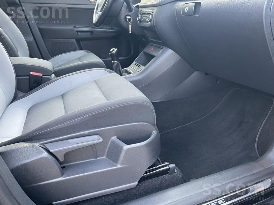 Black Volkswagen Golf Plus 2013 in Jurmala, with an engine capacity of 2.00 L and mileage of 0 thousand km for 5150 €, photo 32 on AUTOMOTO.COM.LV